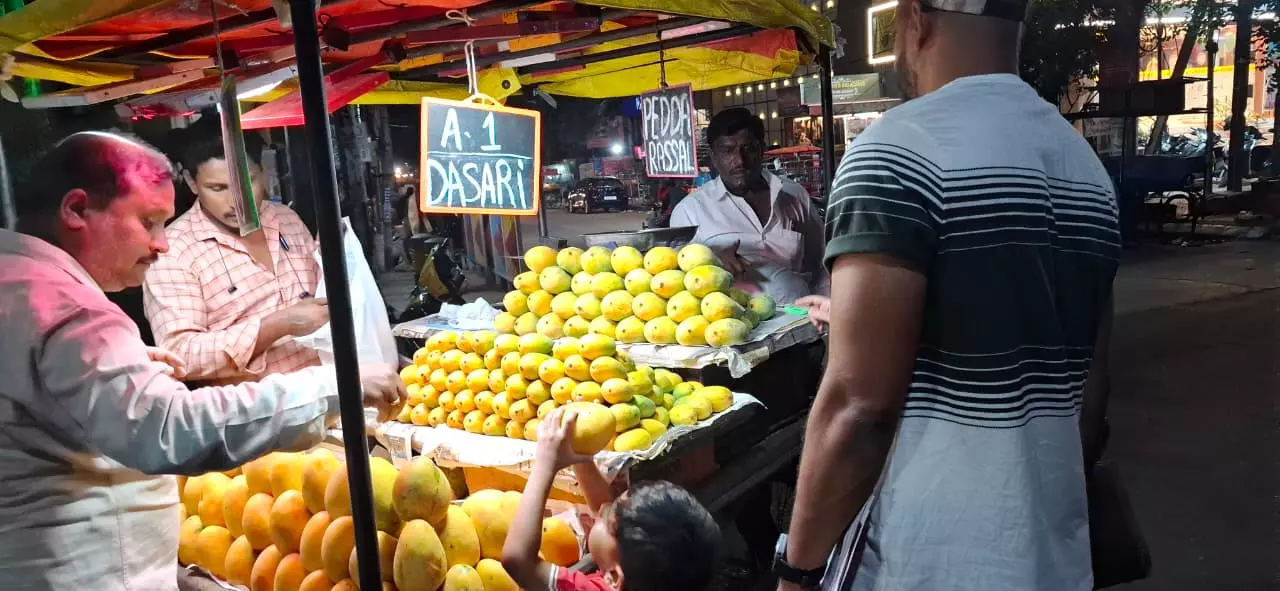 Fear Over Mangoes Unfounded, Moderation Is Key, Say Nutritionists