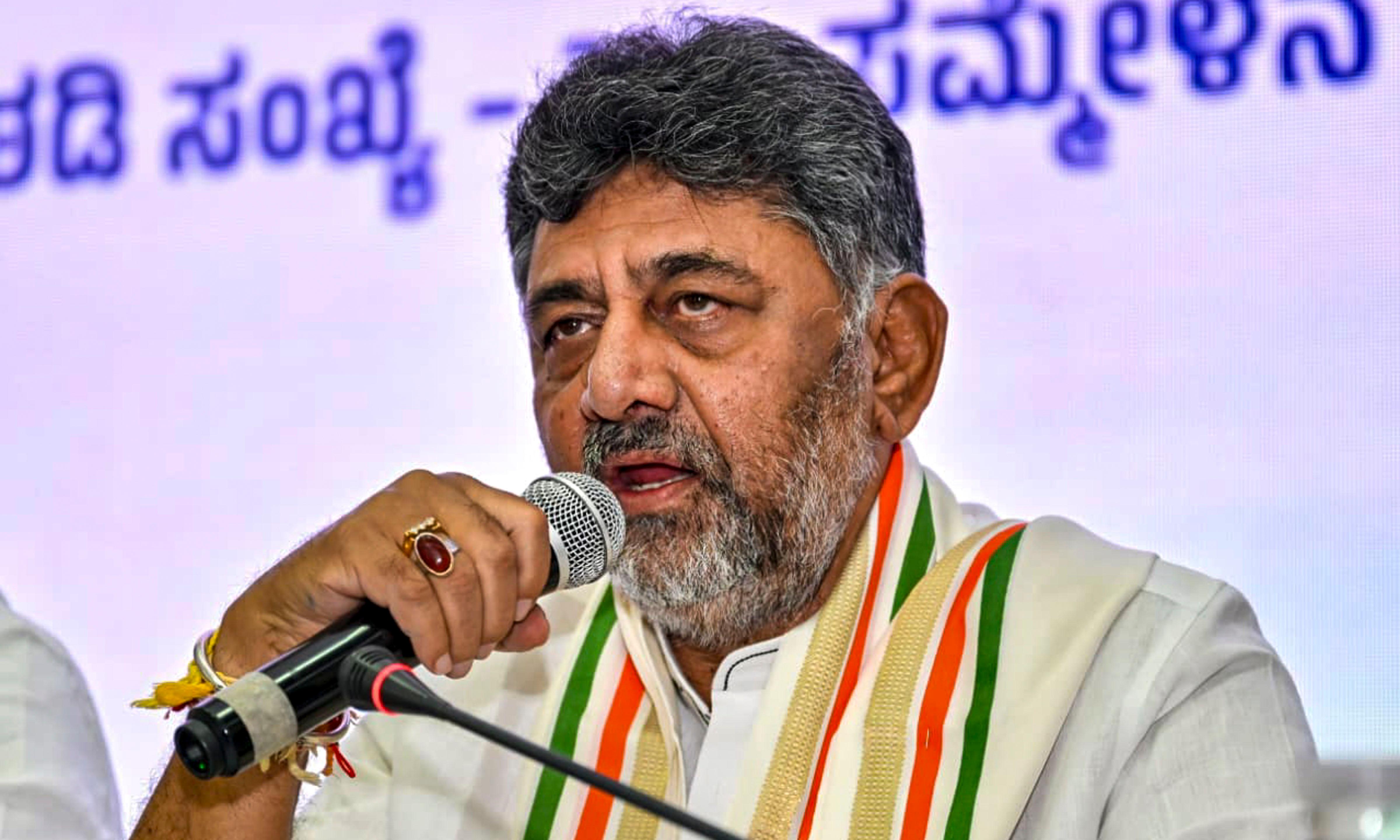 DK Shivakumar Lashes Out on IPL Organisers For Shifting IPL Final Venue ...